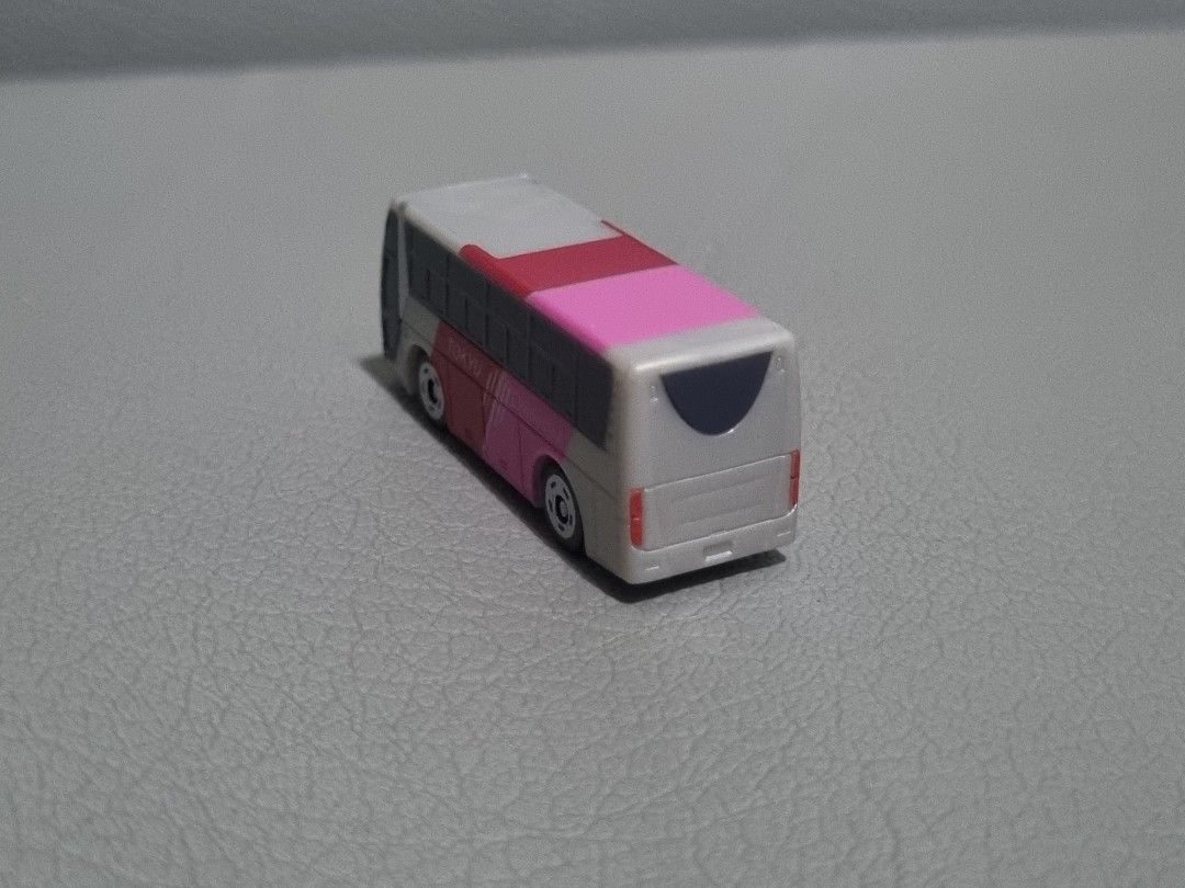 Pocket tomica Mitsubishi Fuso Aero Queen, Hobbies & Toys, Toys & Games ...