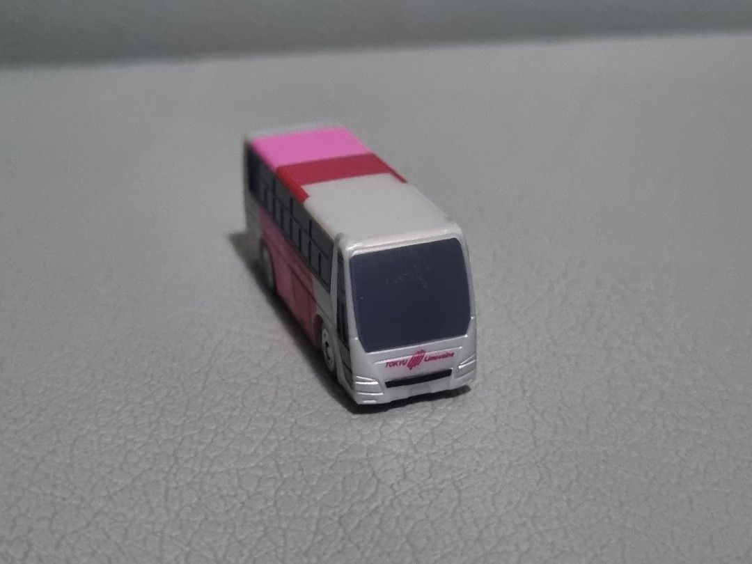 Pocket tomica Mitsubishi Fuso Aero Queen, Hobbies & Toys, Toys & Games ...