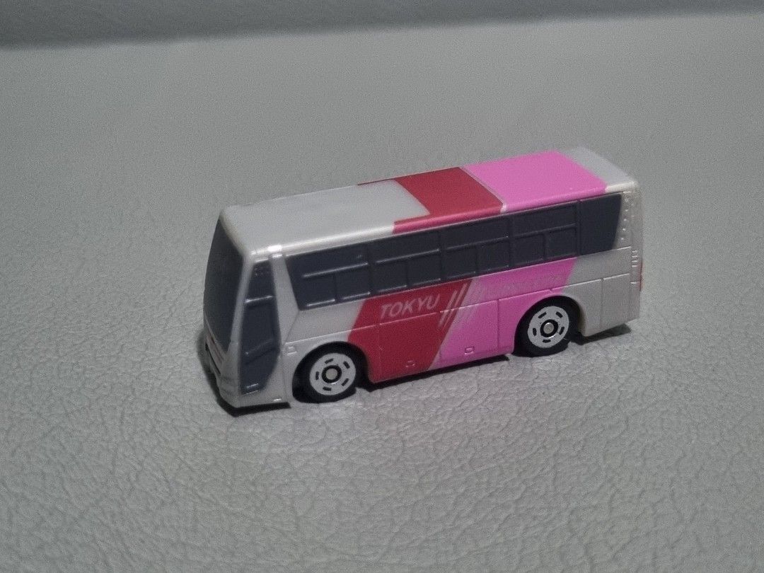 Pocket tomica Mitsubishi Fuso Aero Queen, Hobbies & Toys, Toys & Games ...
