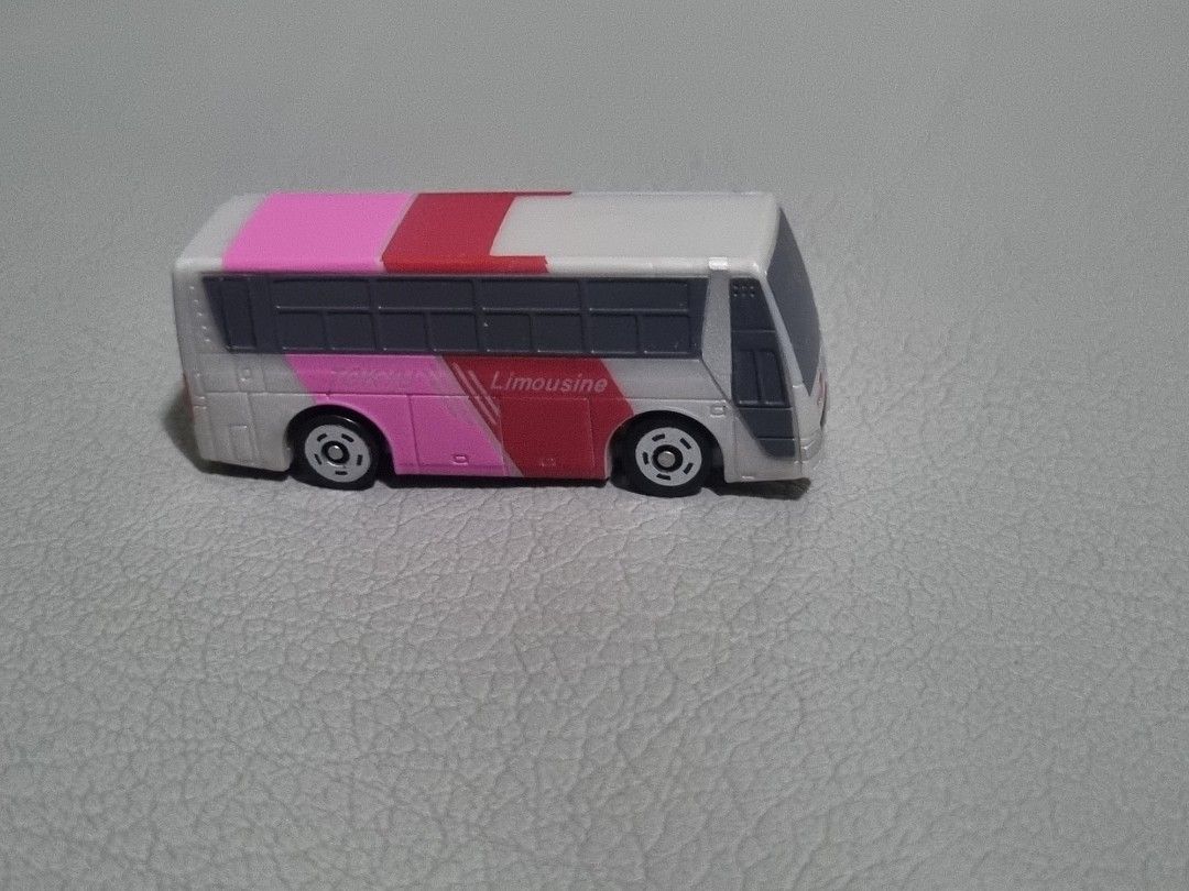 Pocket tomica Mitsubishi Fuso Aero Queen, Hobbies & Toys, Toys & Games ...