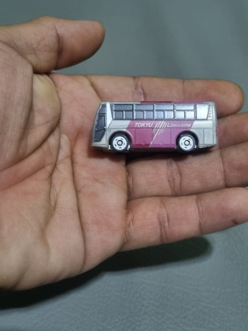 Pocket tomica Mitsubishi Fuso Aero Queen, Hobbies & Toys, Toys & Games ...