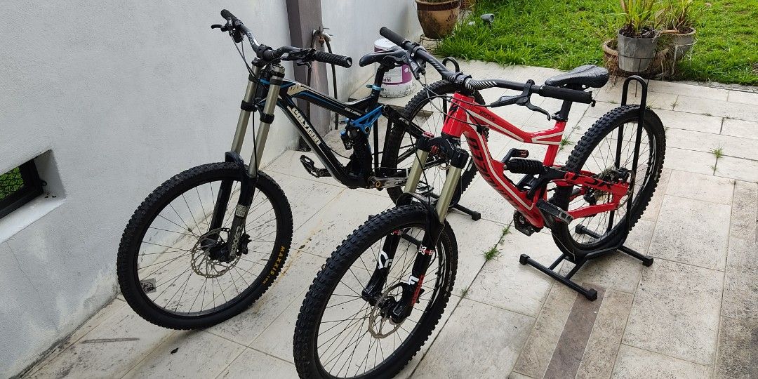 Polygon DH and Specialized Stratus 26 inch, Sports Equipment, Bicycles ...