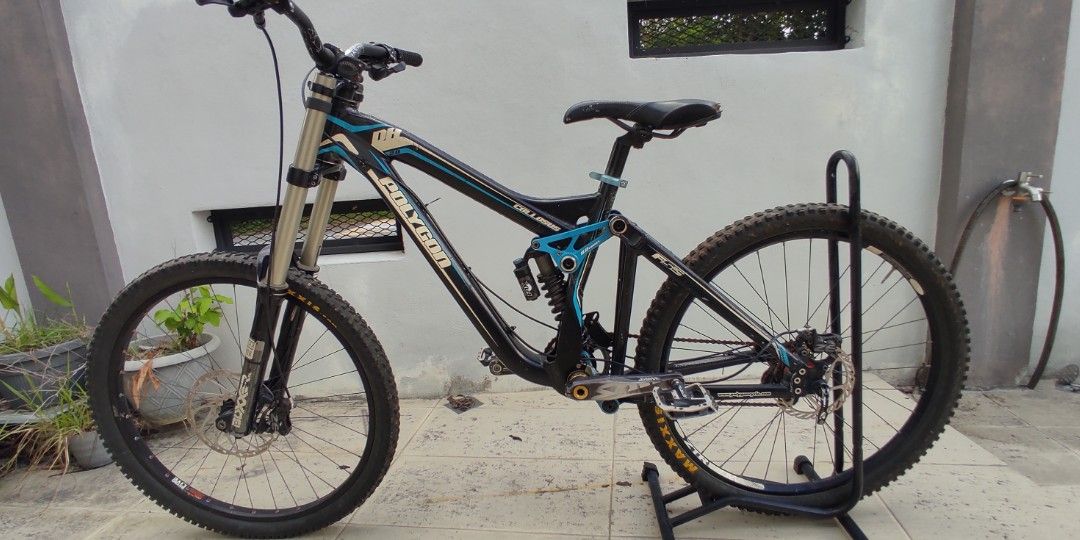Polygon DH and Specialized Stratus 26 inch, Sports Equipment, Bicycles ...