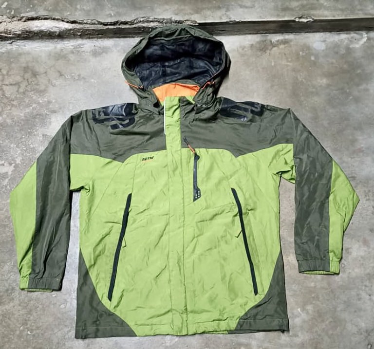 Activ Hiking Jacket, Men's Fashion, Activewear on Carousell