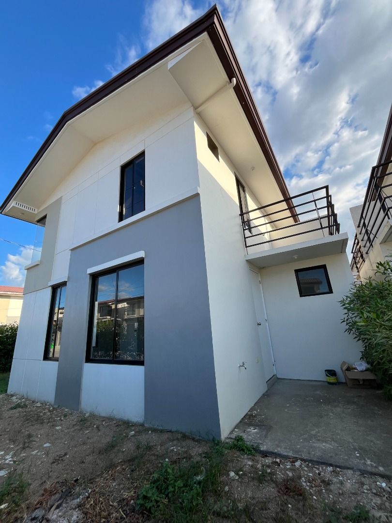 Corner House and Lot Pasalo Near Bulacan International Airport and NLEX ...