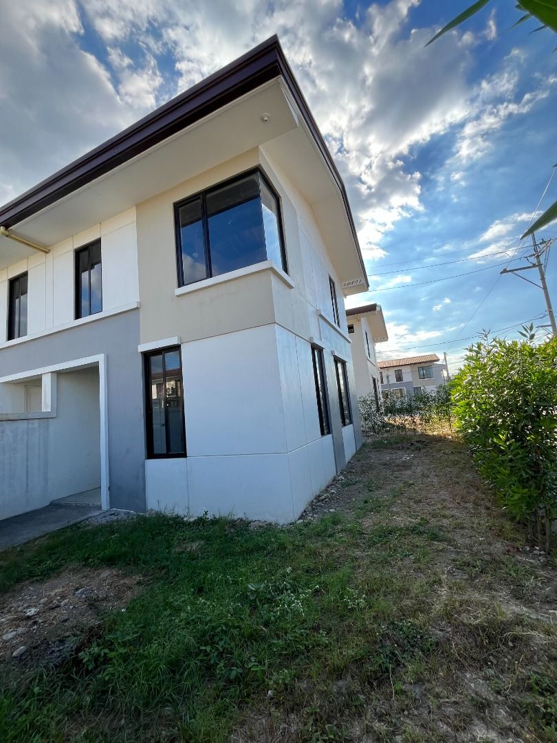 Corner House and Lot Pasalo Near Bulacan International Airport and NLEX ...