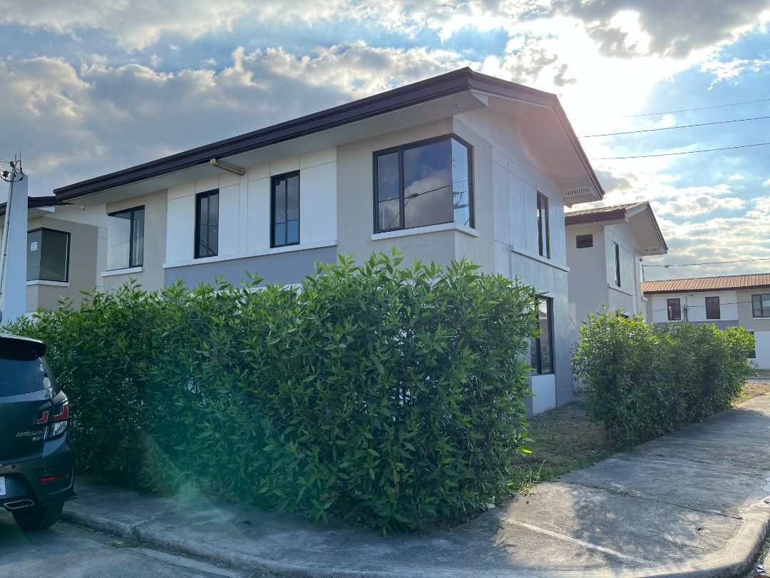 Corner House and Lot Pasalo Near Bulacan International Airport and NLEX ...