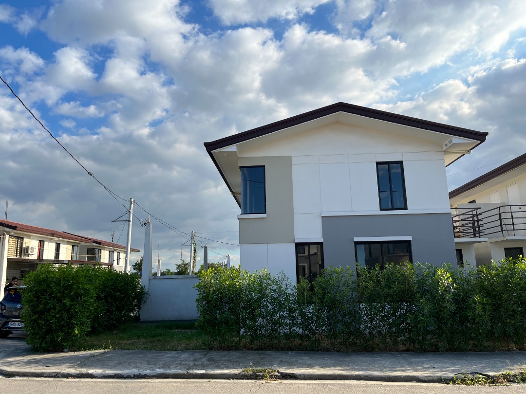 Pasalo Corner House and Lot Near Bulacan International Airport and NLEX ...