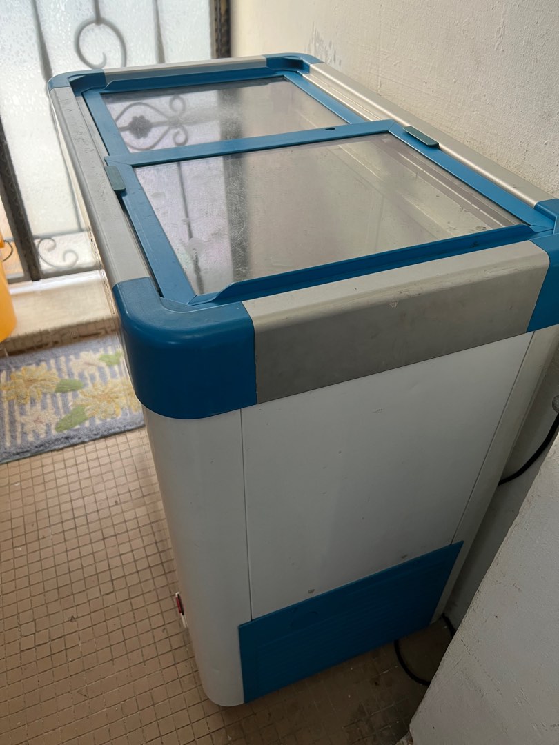 Ice Cream Box Chiller, Everything Else on Carousell