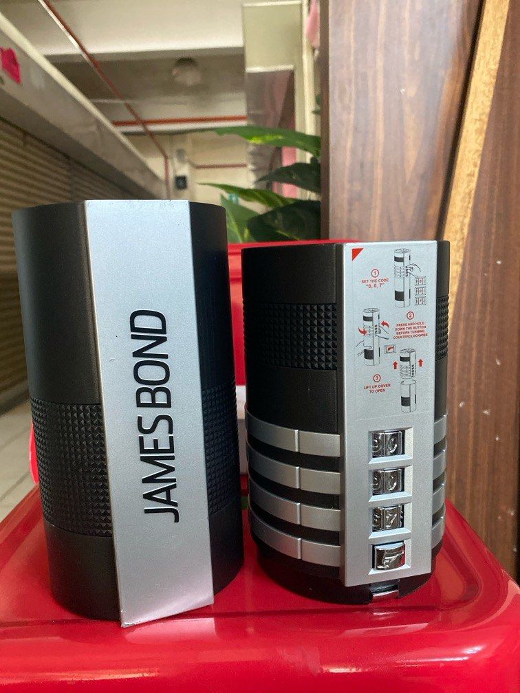 James Bond 007 Case 50th Bollinger Anni, Everything Else, Others on ...