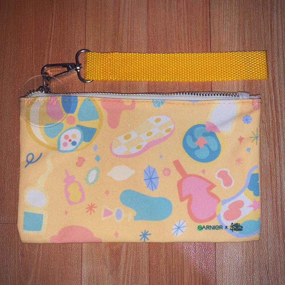 NEW - Garnier Make Up Pouch Kecil Travel, Kesehatan & Kecantikan, Rias ...