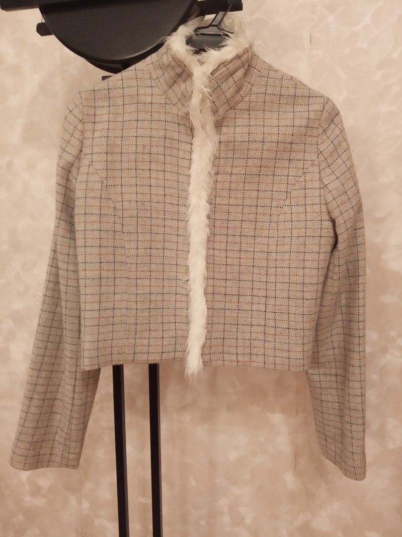 Veeko Light Wool Long Sleeves Short Coat with Fur Lined Banded Collar ...