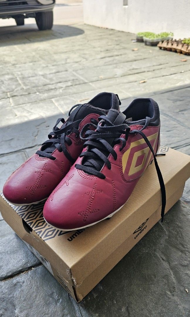 Football Shoes Umbro, Men's Fashion, Footwear, Boots on Carousell