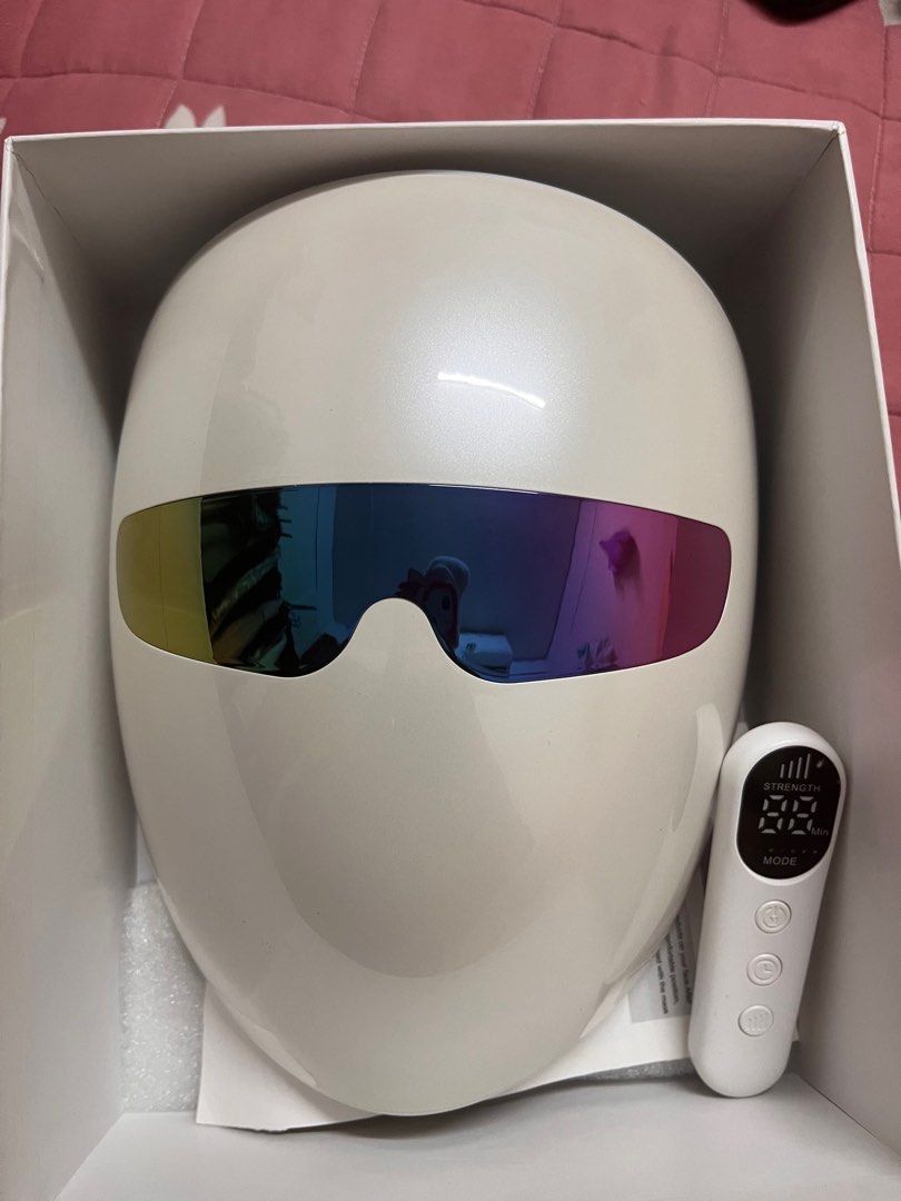 7 COLOURS LED MASK, Beauty & Personal Care, Face, Face Care on Carousell