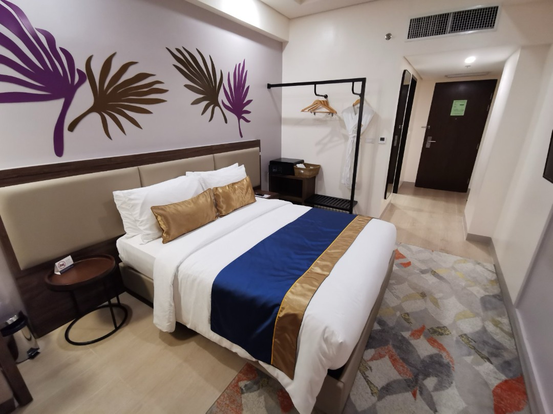 LOWEST PRICED : Junior Suite (PWD enabled) with Income at Kingsford ...