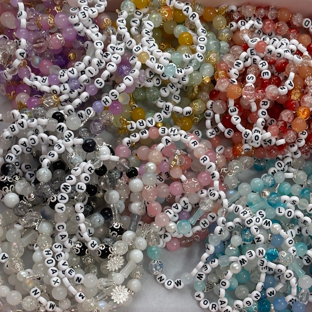 TAYLOR SWIFT FRIENDSHIP BRACELETS, Women's Fashion, Jewelry ...