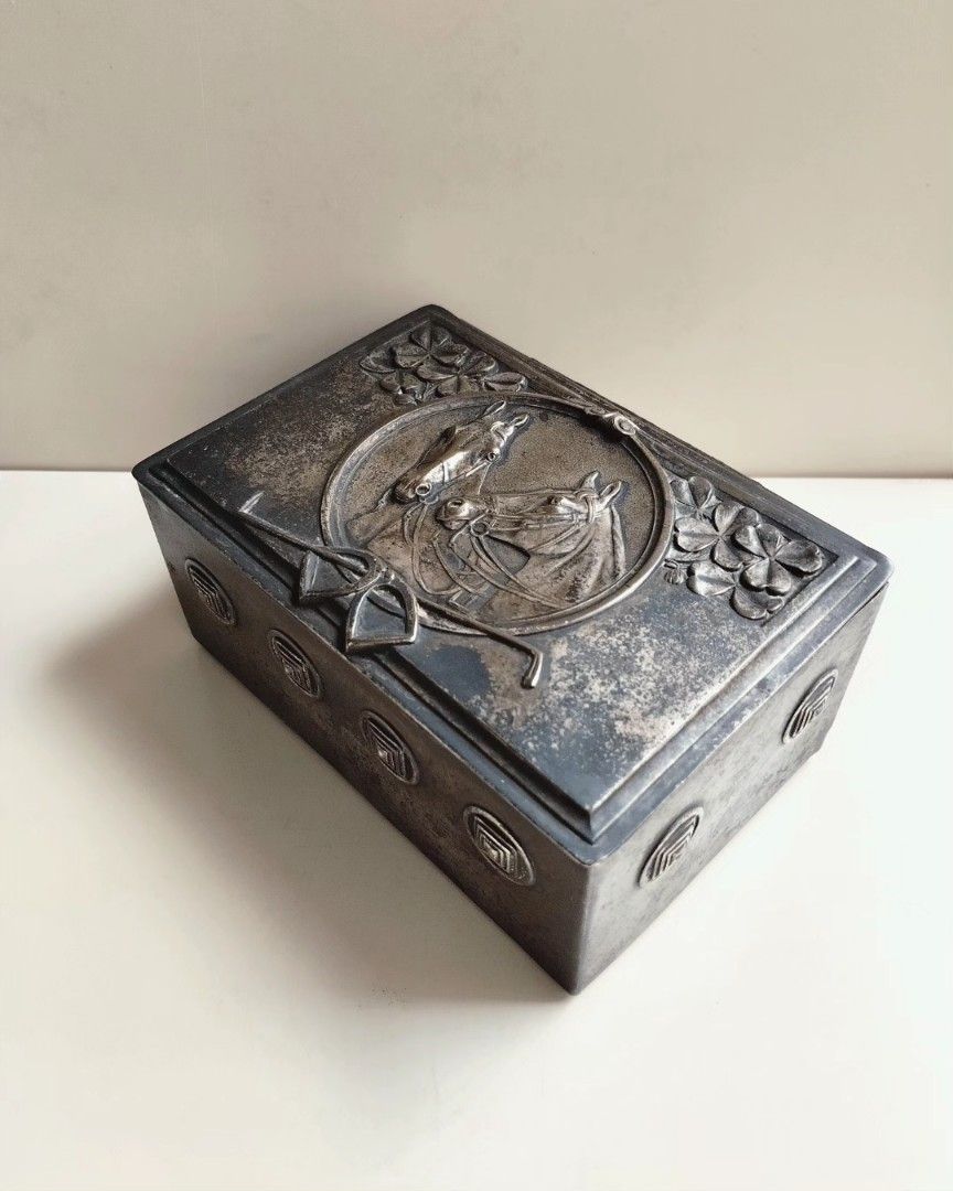 Antique Brass Embossed Trinket Box with Art Deco Design, Antik ...