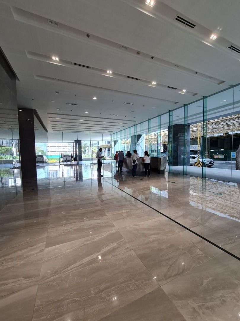 For Lease: PHP 1,000/sqm Office Space in Park Triangle Corporate Plaza ...