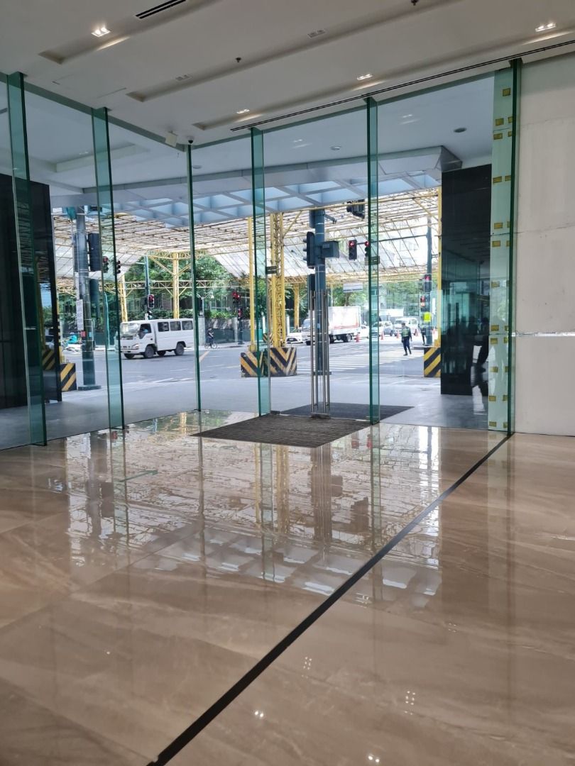 For Lease: PHP 1,000/sqm Office Space in Park Triangle Corporate Plaza ...