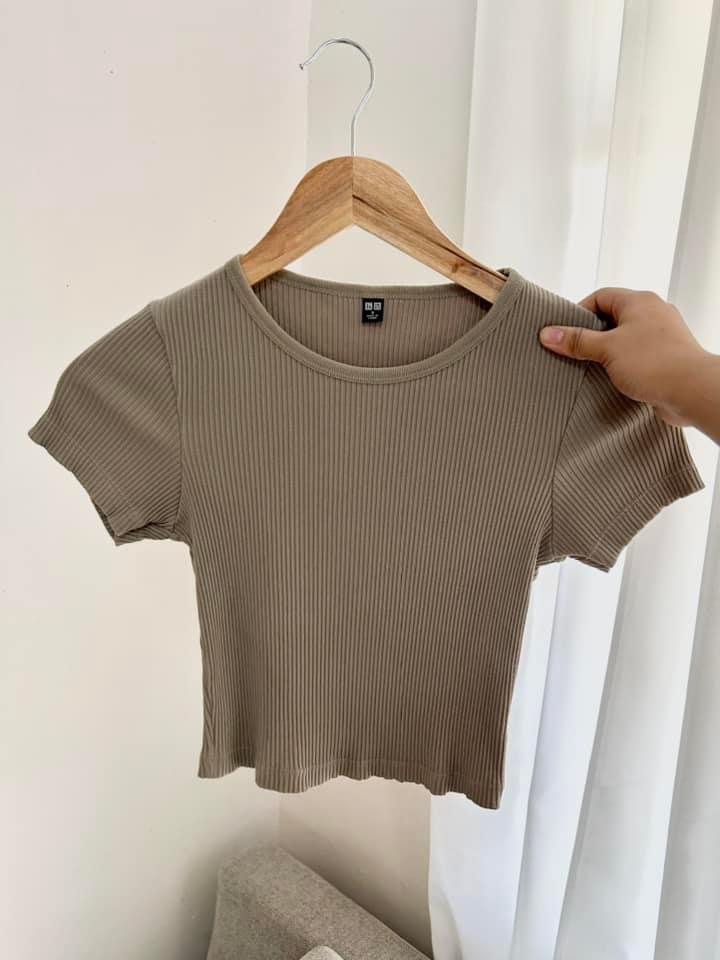 Uniqlo Basic Croptop, Women's Fashion, Tops, Shirts on Carousell