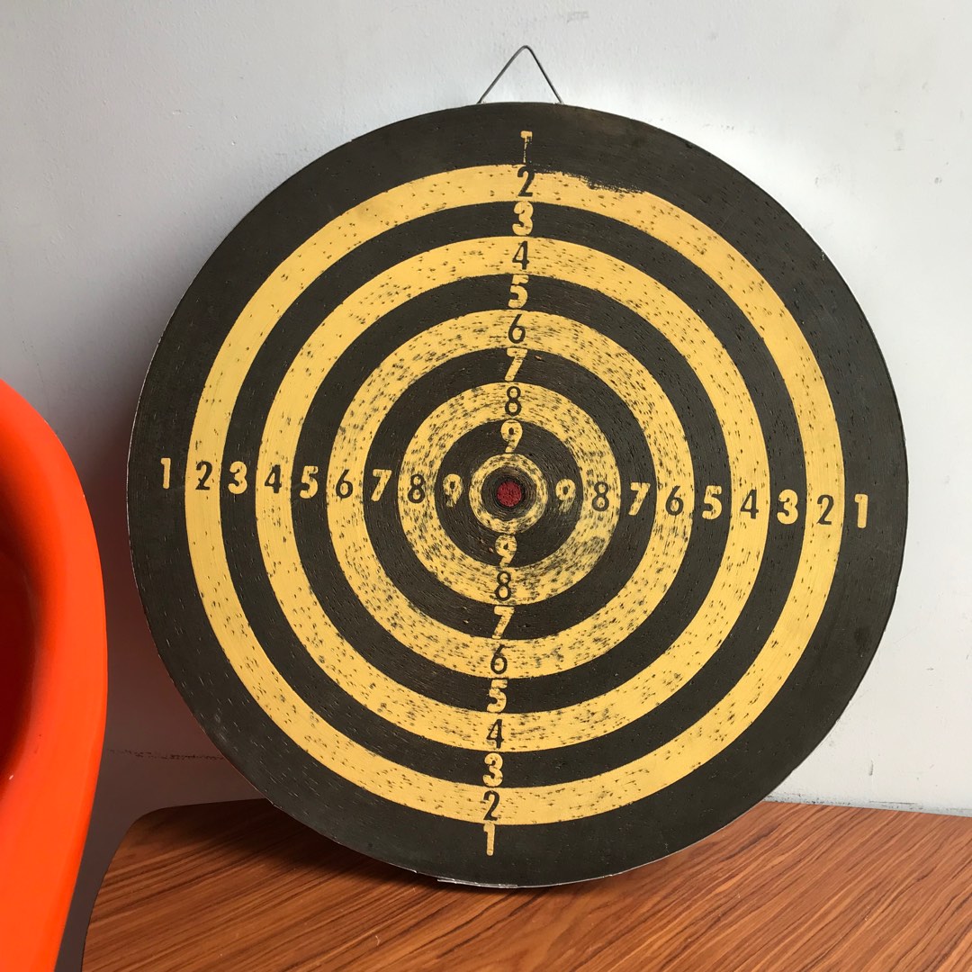 Vintage Dartgames Dart Games Yellow Black Bee Colour Way Dartboard Used But In Good Conditio