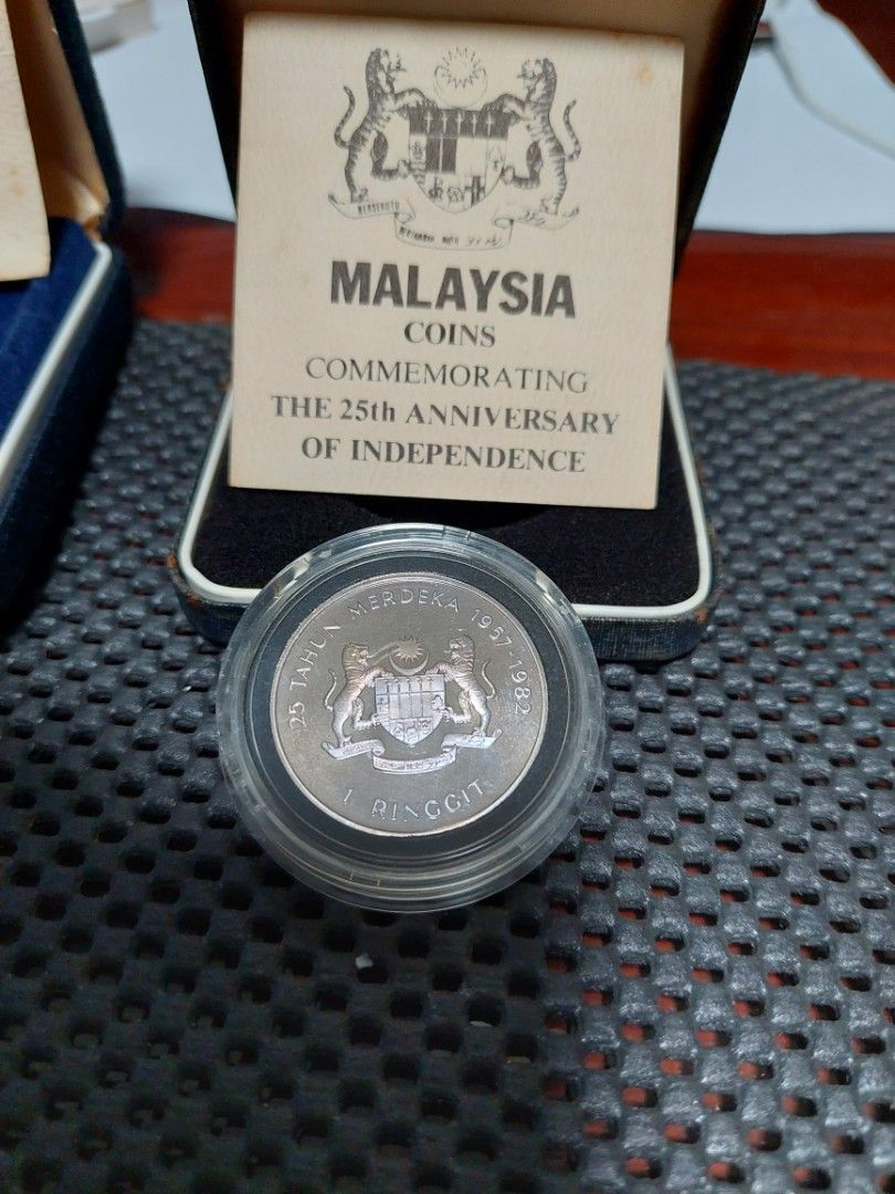 2006 Coin set. Malaysia RM25 & RM1 1957-1982 Silver coins to ...