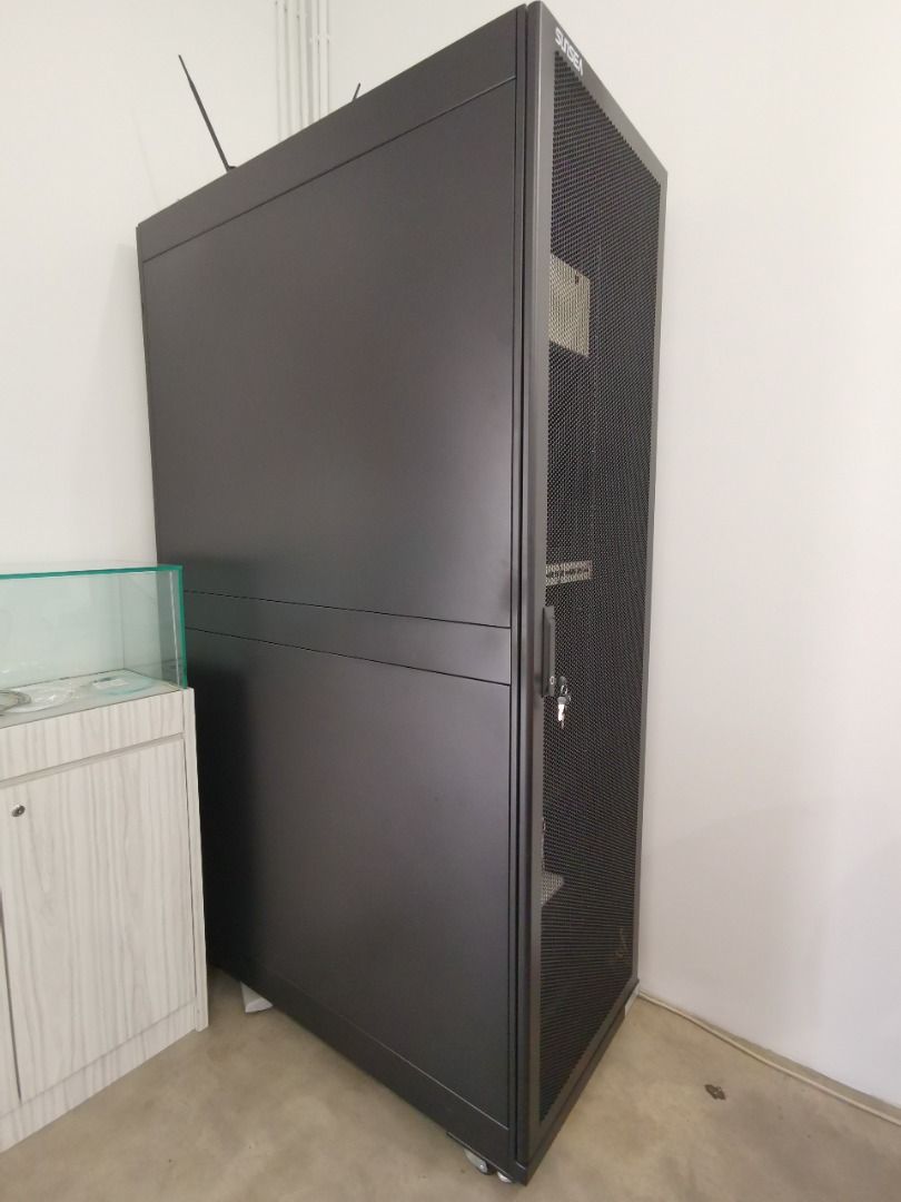 42U Server Rack with wheels ( Data Centre Grade ) to sell , just used 1 ...