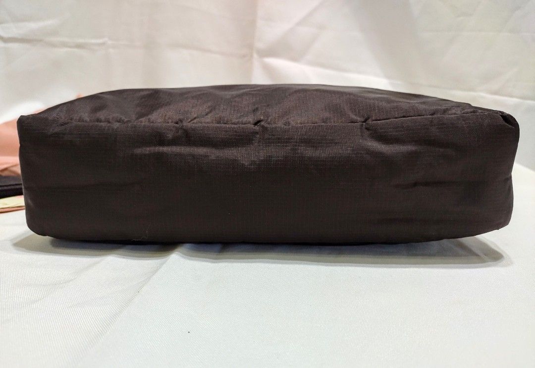 全新 久放 未用 Jetoy 私密用品包, 書籍、休閒與玩具, 旅遊相關用品, 旅行必需品及用品在旋轉拍賣