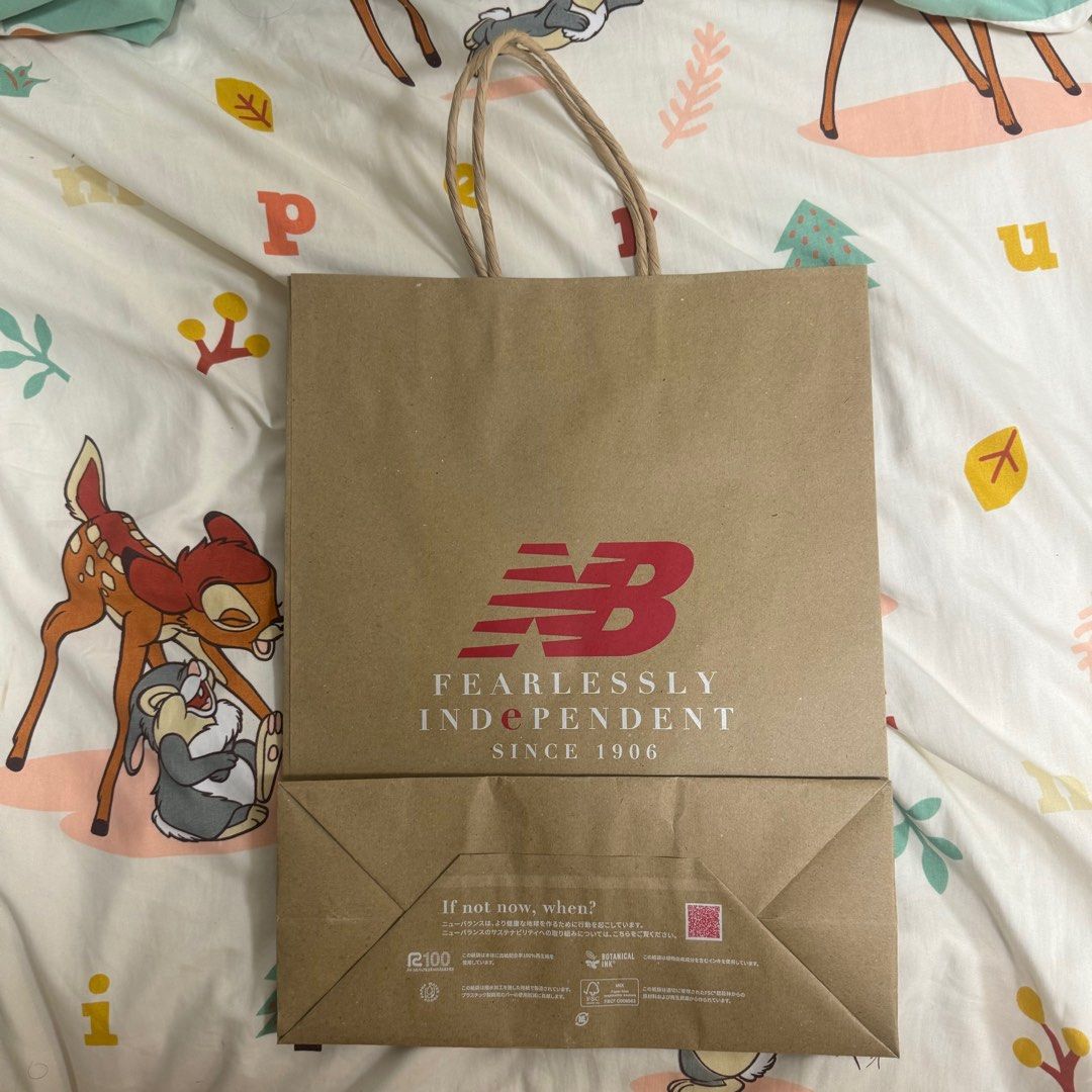 全新 New Balance Japan 紙袋, 女裝, 手袋及銀包, Tote Bags - Carousell