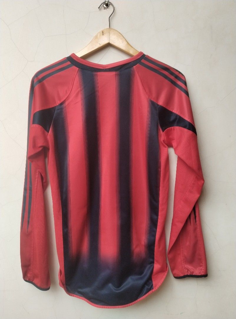 AC Milan 04-05 player issue, Fesyen Pria, Pakaian , Atasan di Carousell