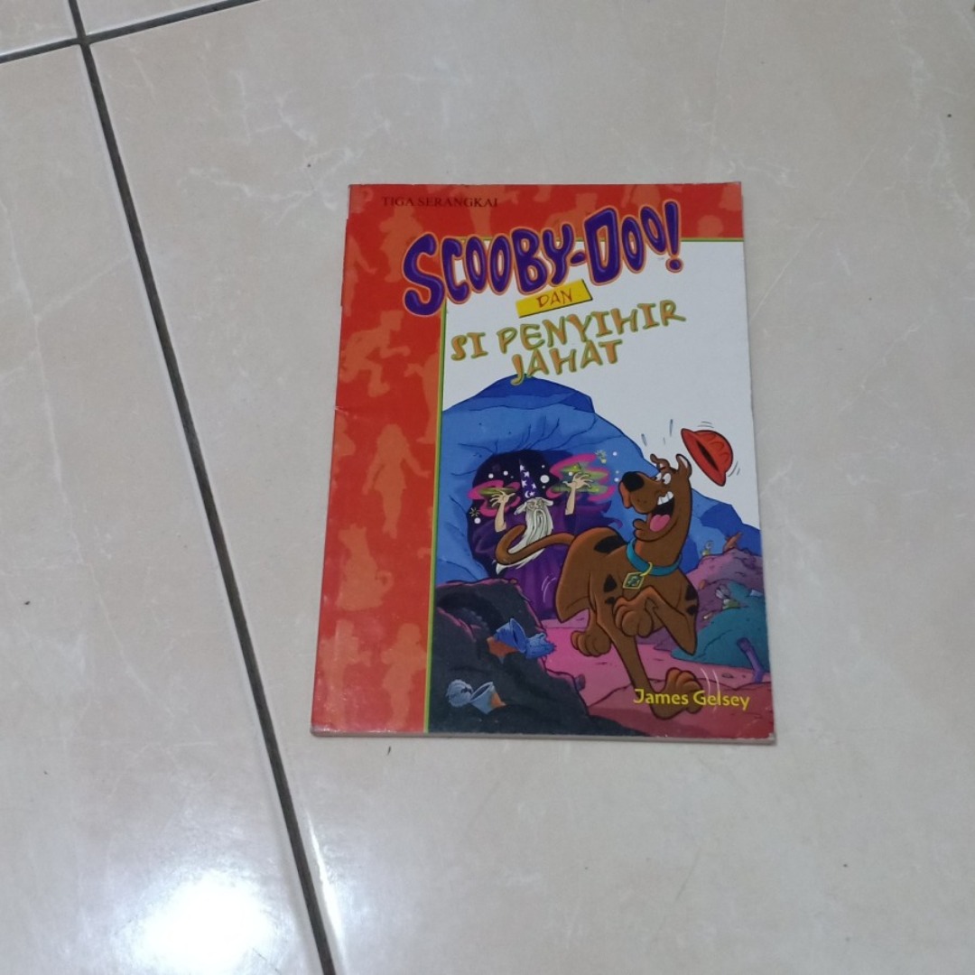 Buku Cerita SCOOBY DOO DAN SI PENYIHIR JAHAT KOLPRI, Buku & Alat Tulis, Buku Anak-Anak di Carousell