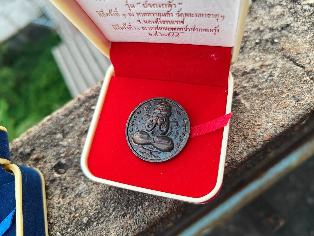 Luang Pu Hong 2549 Phra Pidta Pangpakan Roon Plok Kao Nur Nawa Nawa ...