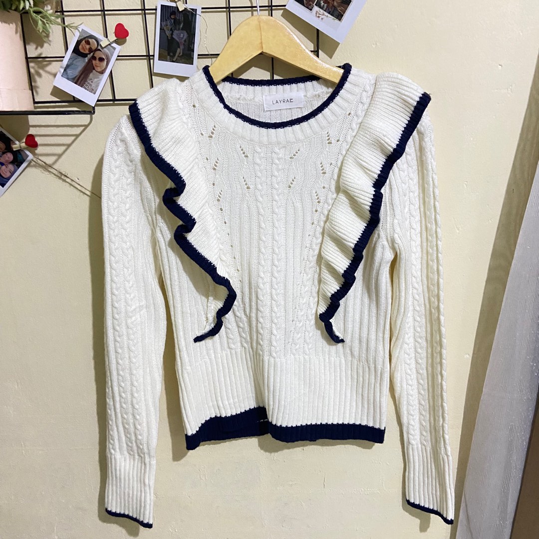 Ruffle list cantik, Fesyen Wanita, Pakaian Wanita, Atasan di Carousell