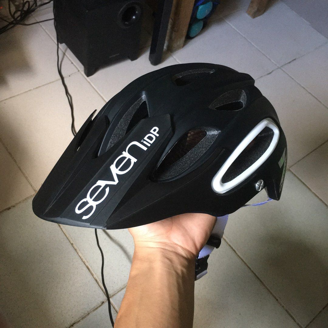 Seven iDP off-road helmet, Sports Equipment, Bicycles & Parts, Bicycles ...