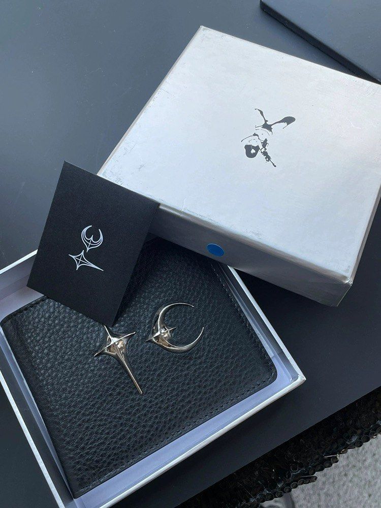 THUG CLUB Rock Wallet 荔枝皮銀包, 名牌, 飾物及配件 - Carousell