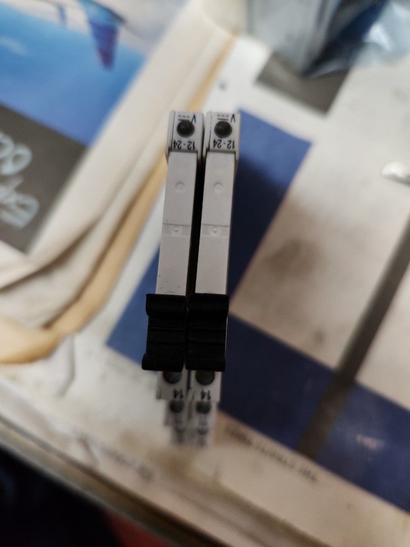 ALLEN BRADLEY TERMINAL BLOCKS RELAY 700-HLT1Z 24DC, TV & Home ...