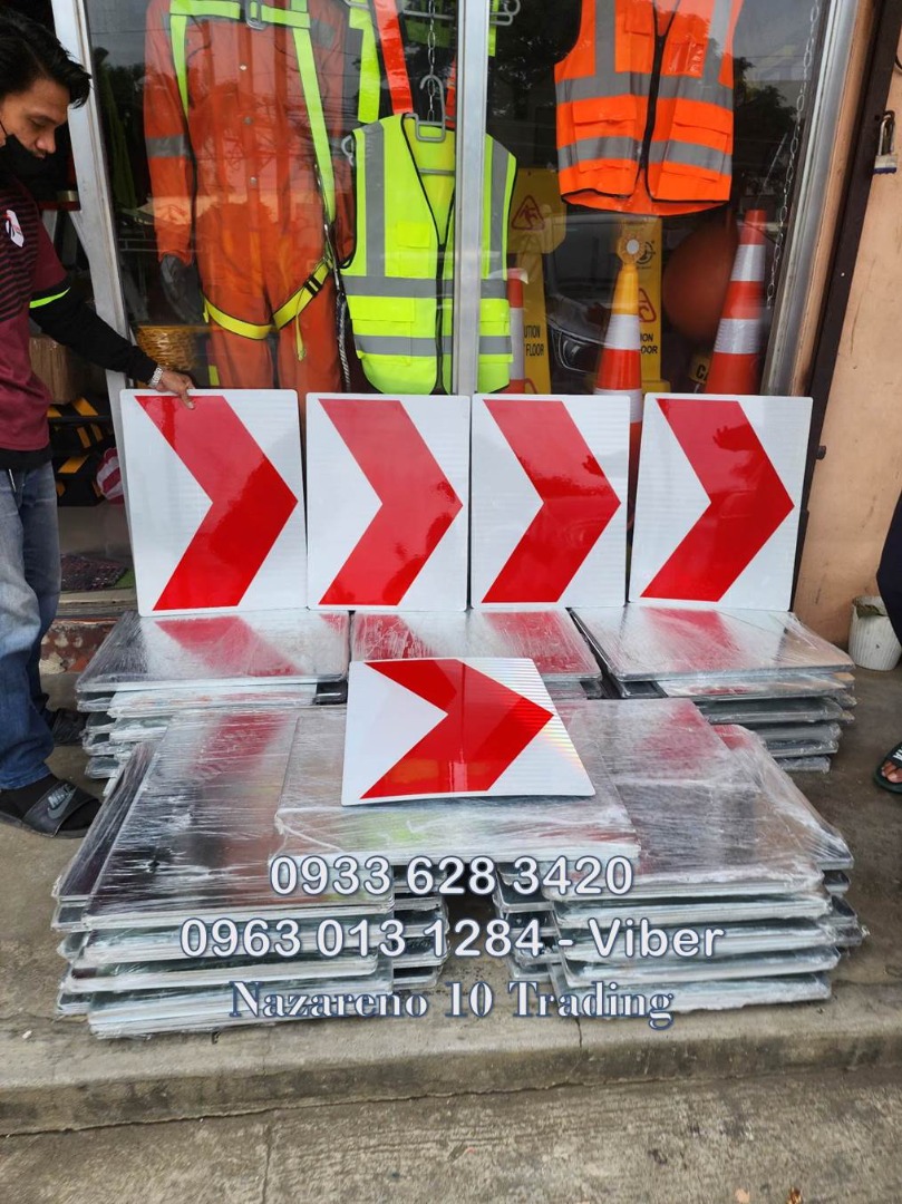 Chevron / Arrow Sign Road signages, Commercial & Industrial ...