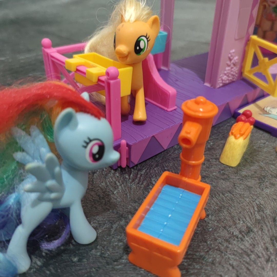 Diorama dora kandang pony, Toys & Collectibles, Mainan di Carousell