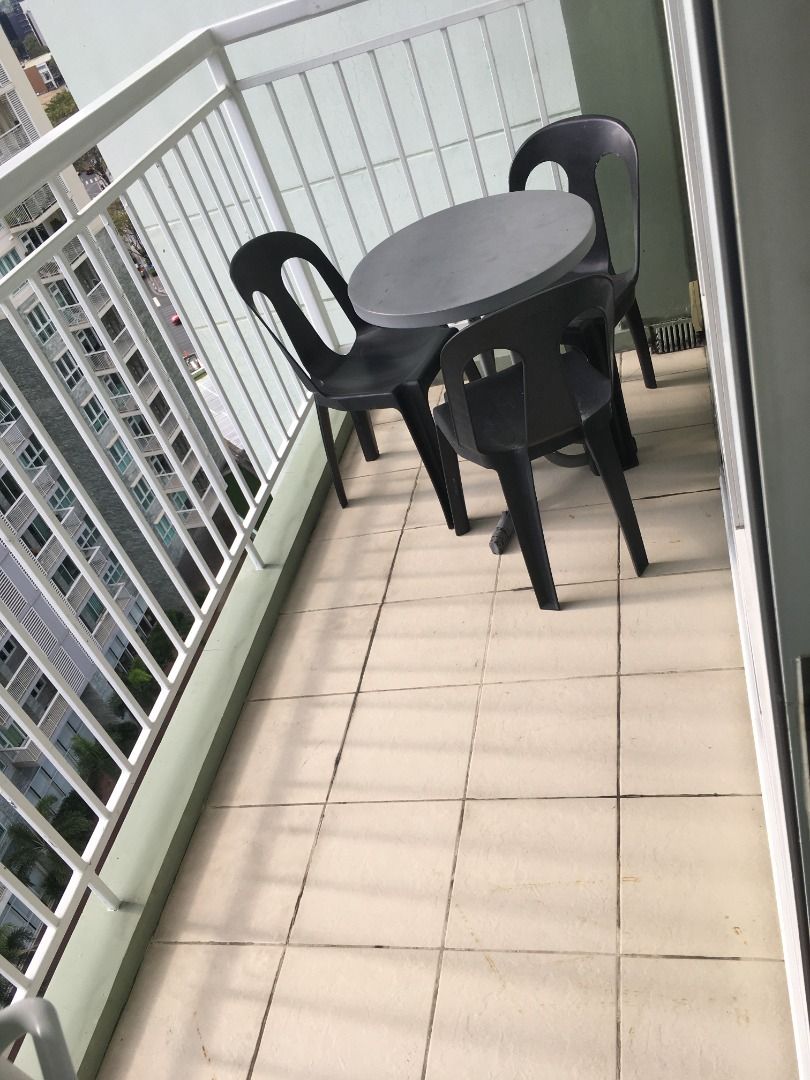 The Red Oak Two Serendra The Fort SM Aura Furnished Studio for Rent ...