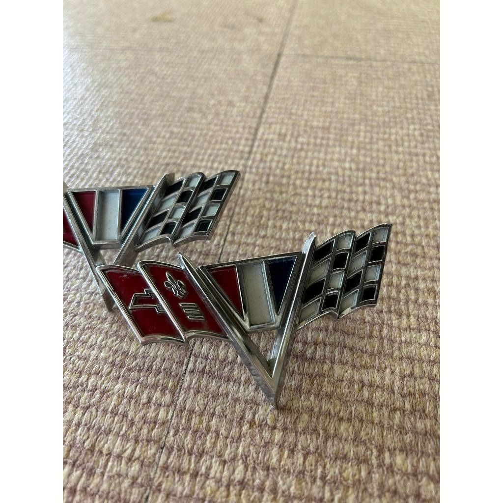 Vintage Original V Flag 3840318 Chevrolet Fender Emblem 1964-67 Chevy ...