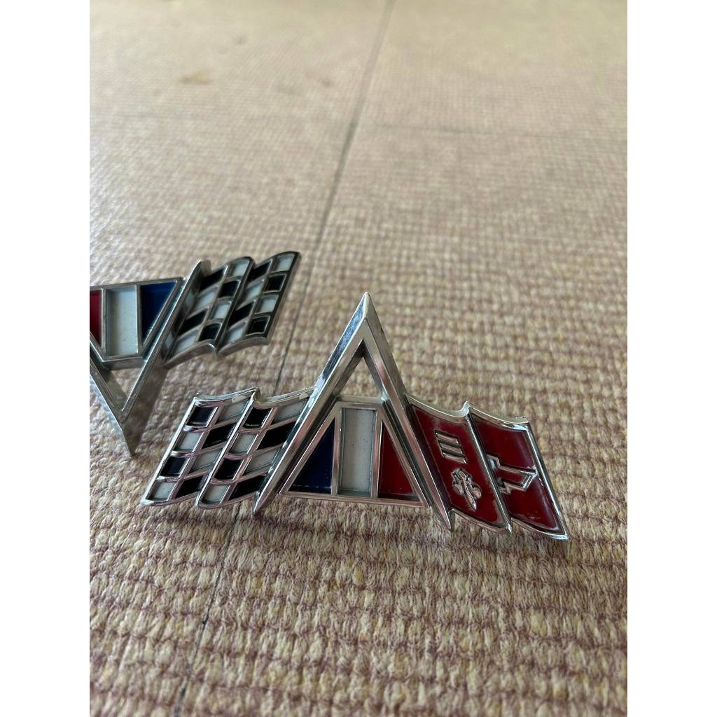 Vintage Original V Flag 3840318 Chevrolet Fender Emblem 1964-67 Chevy ...