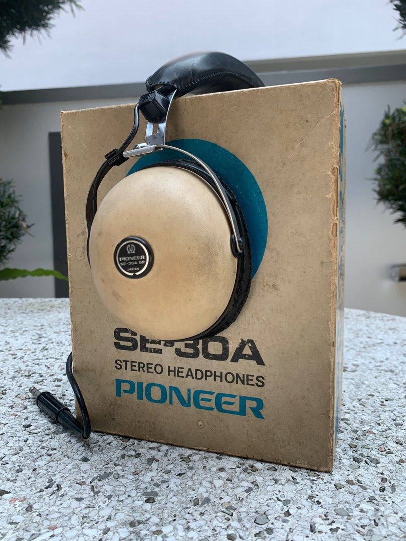 Vintage pioneer se-30A headphones, Audio, Headphones & Headsets on Carousell