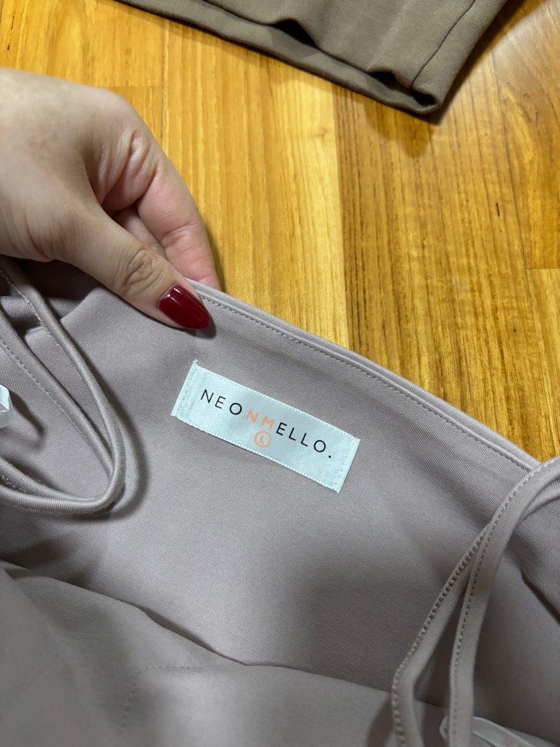 [BASIC] Neonmello cropped top, Women's Fashion, Tops, Blouses on Carousell