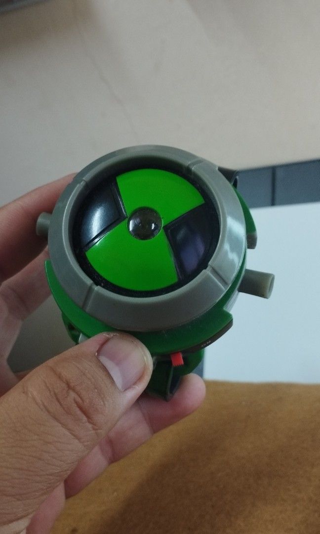 BEN 10 PROJECTOR WATCH OMNITRIX, Hobbies & Toys, Toys & Games on Carousell