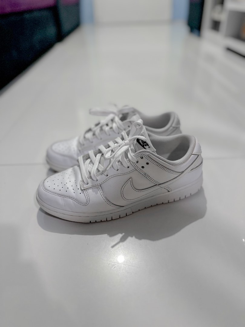 Dunk Low Triple White, Men's Fashion, Footwear, Sneakers on Carousell