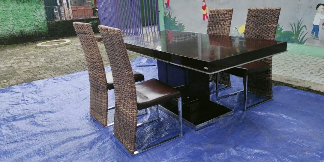 Meja Makan Informa Set Kursi 4, Perabotan Rumah di Carousell
