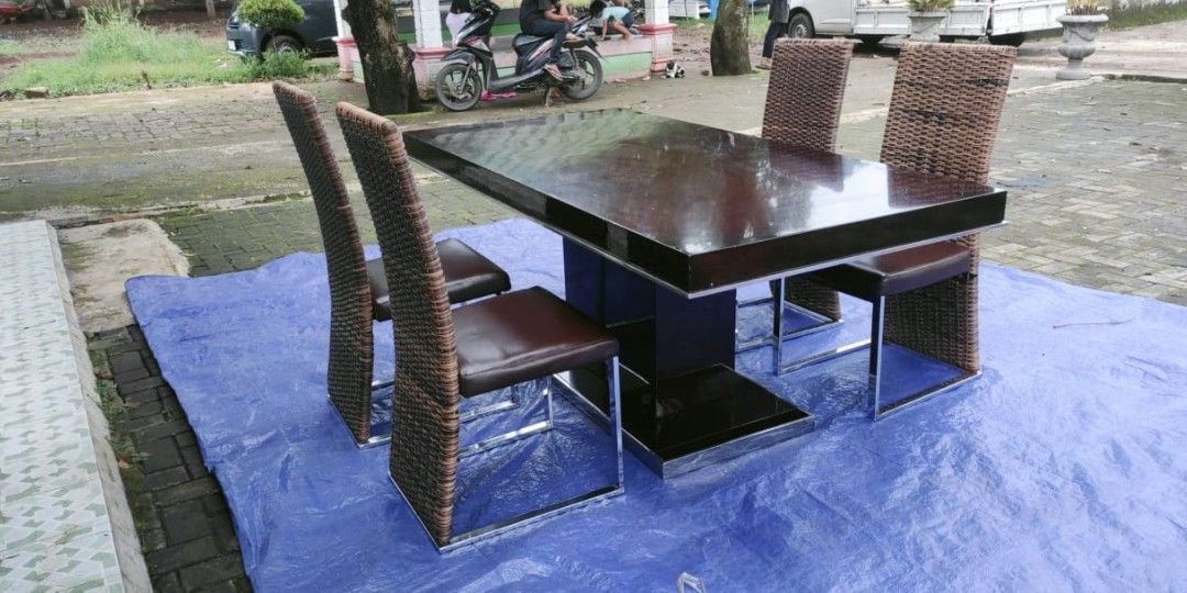 Meja Makan Informa Set Kursi 4, Perabotan Rumah di Carousell