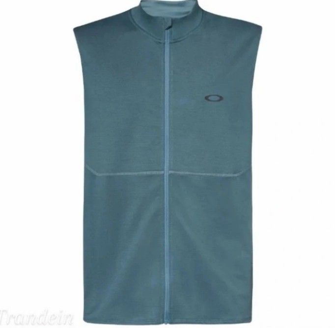 Oakley Gravity Range Vest Qtr S, Barang Mewah, Aksesoris di Carousell