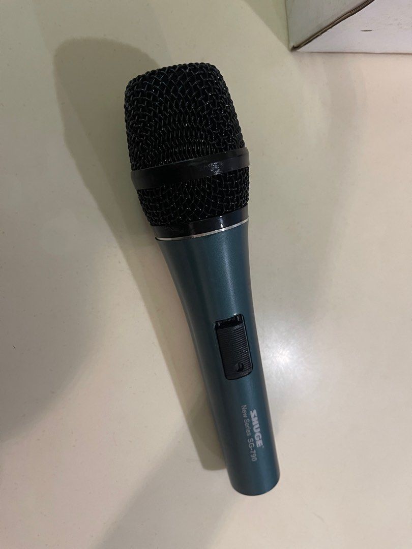 SHUGE DYNAMIC MICROPHONE, Audio, Microphones on Carousell