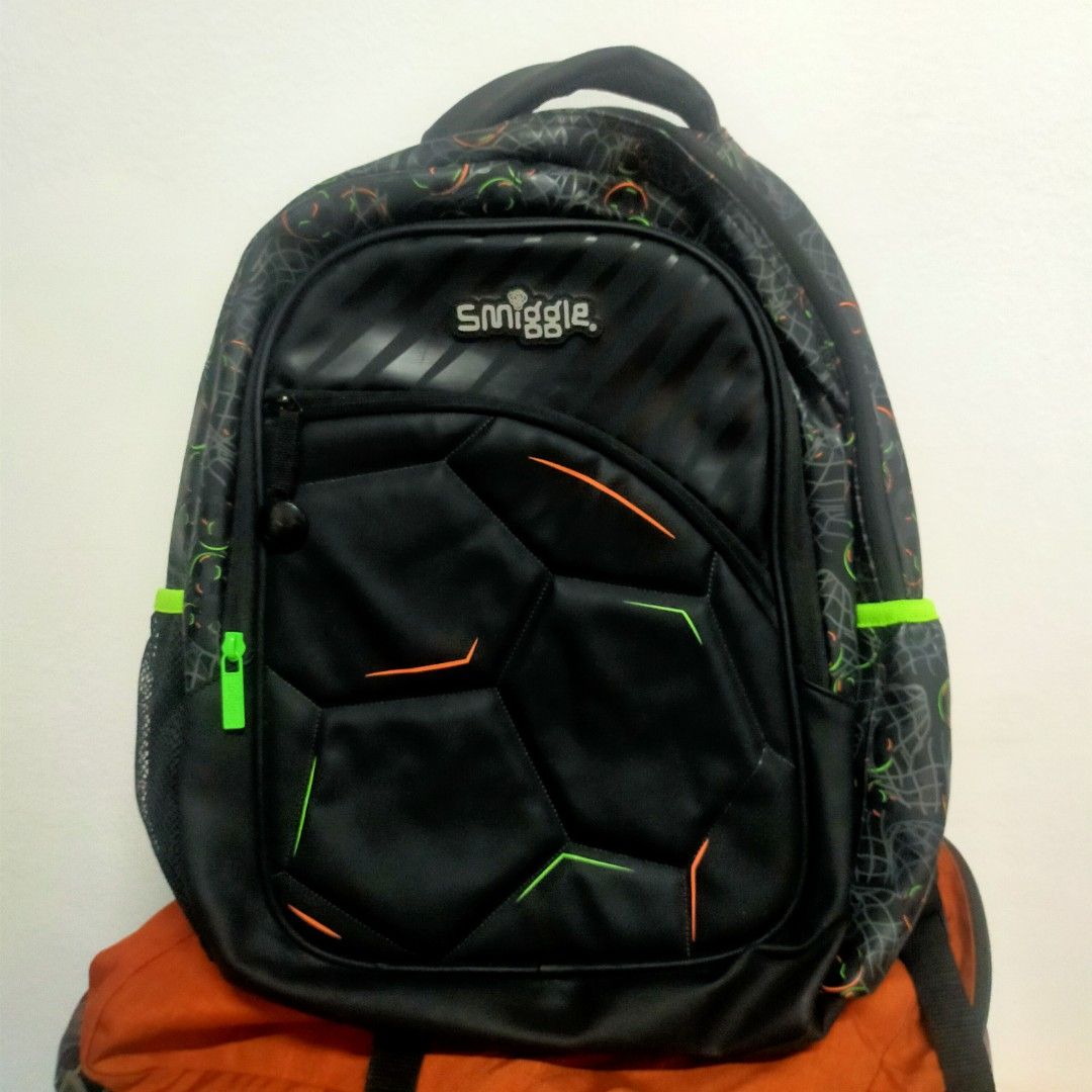 Smiggle, Men's Fashion, Bags, Backpacks on Carousell